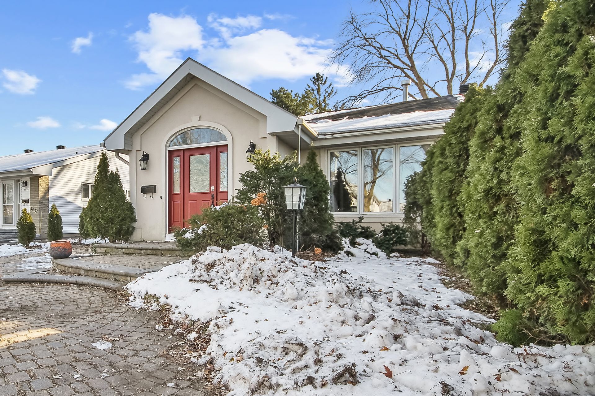 Virtual tour of 2241 Fillmore Crescent, Ottawa, Ontario, K1J 6A1