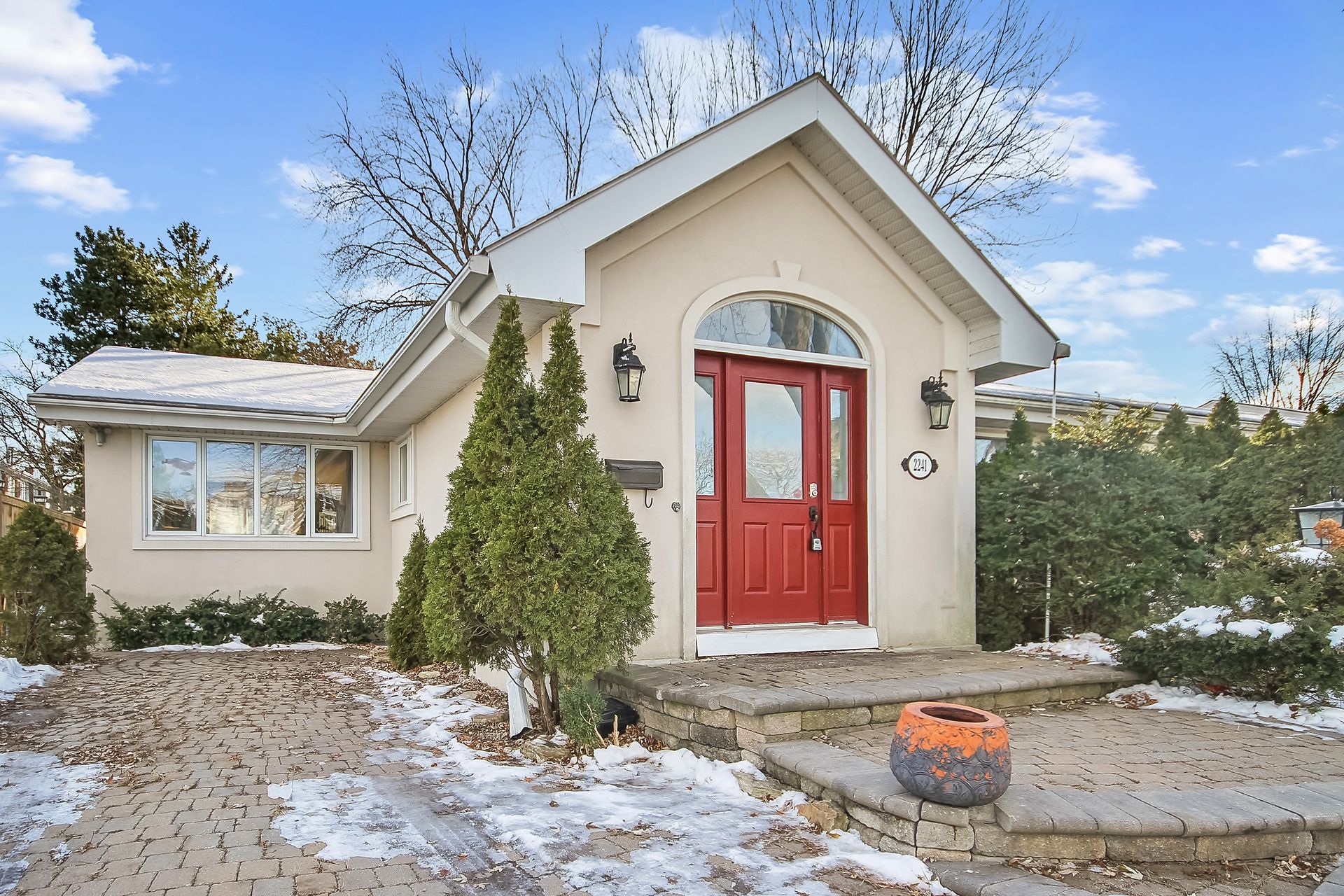 Virtual tour of 2241 Fillmore Crescent, Ottawa, Ontario, K1J 6A1