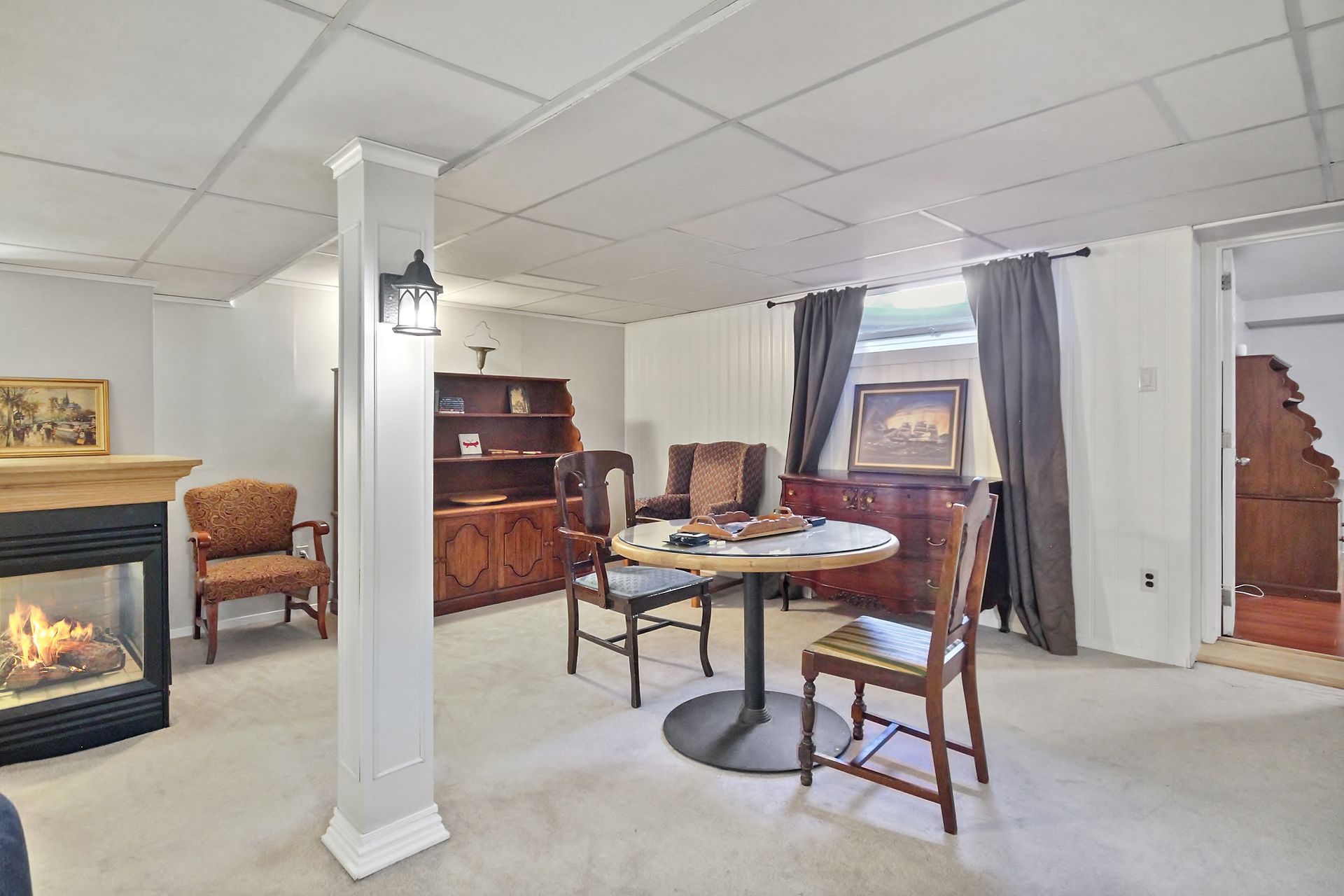 Virtual tour of 2241 Fillmore Crescent, Ottawa, Ontario, K1J 6A1