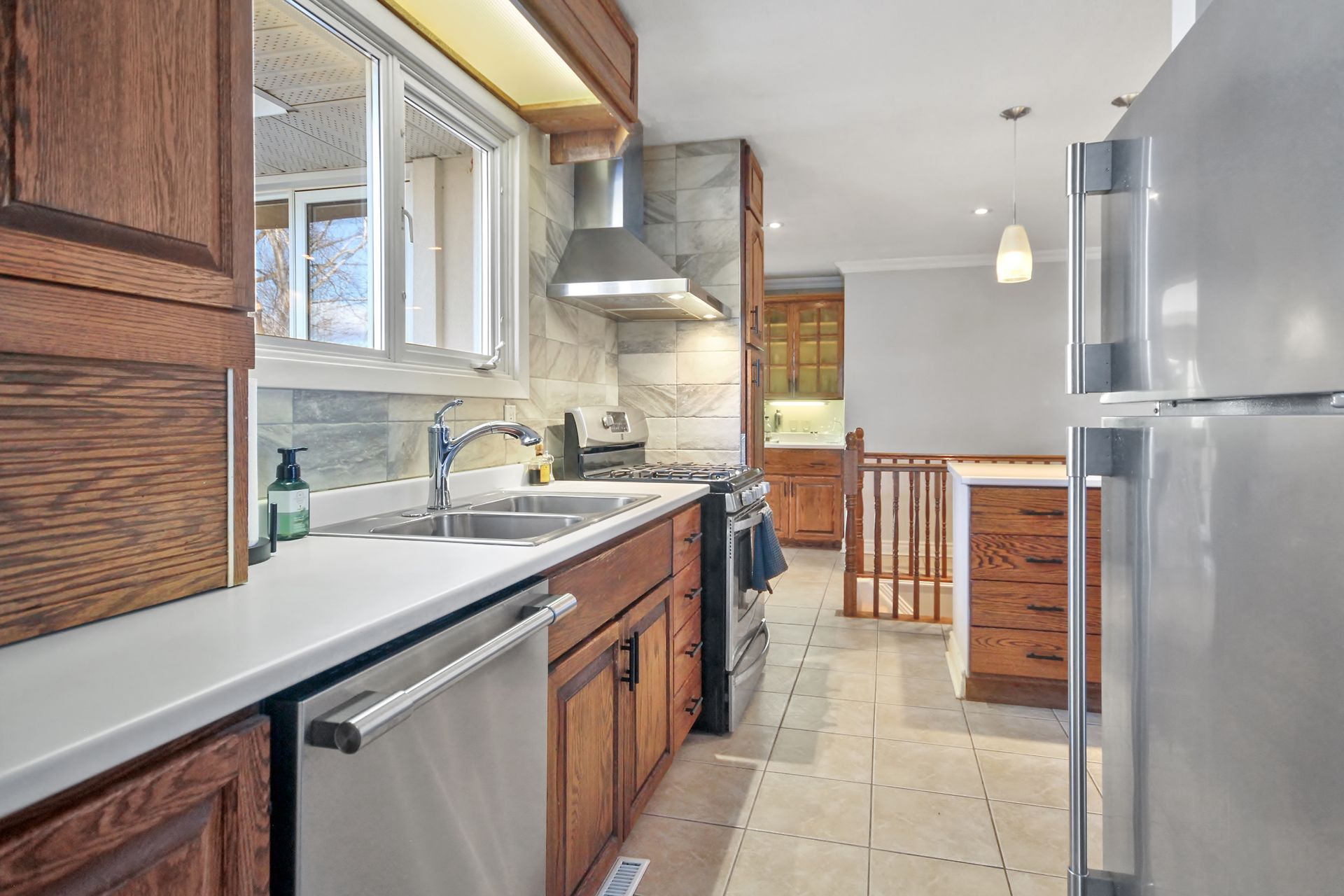 Virtual tour of 2241 Fillmore Crescent, Ottawa, Ontario, K1J 6A1