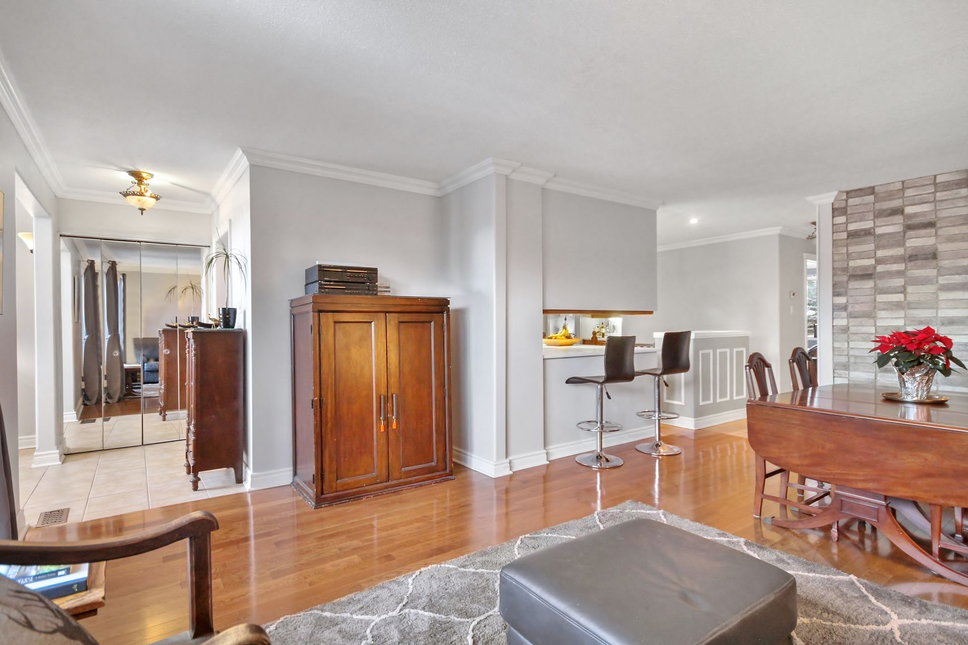 Virtual tour of 2241 Fillmore Crescent, Ottawa, Ontario, K1J 6A1