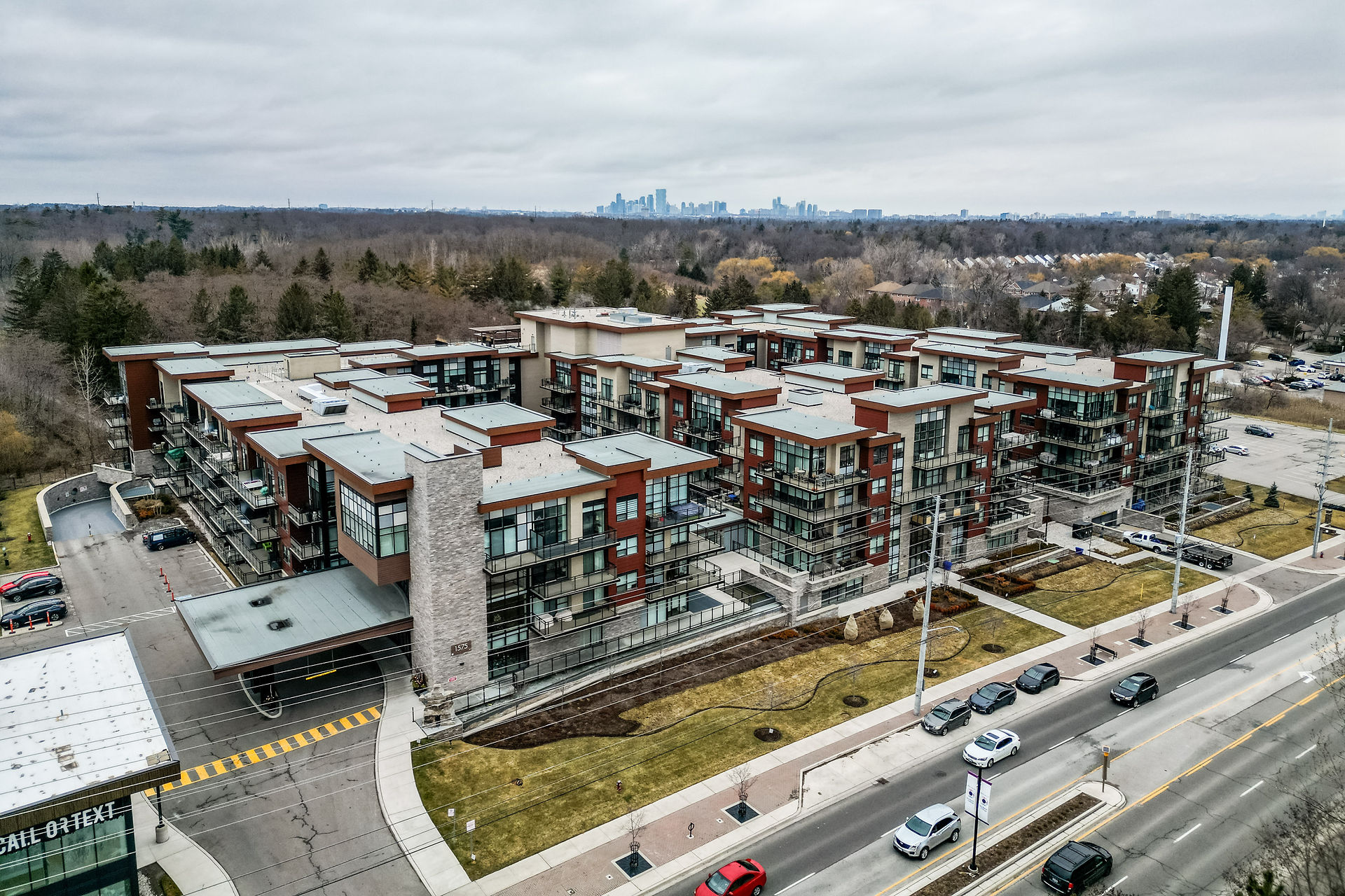 Virtual tour of GR 19 - 1575 Lakeshore Rd W., Mississauga, Ontario, L5J 0B1