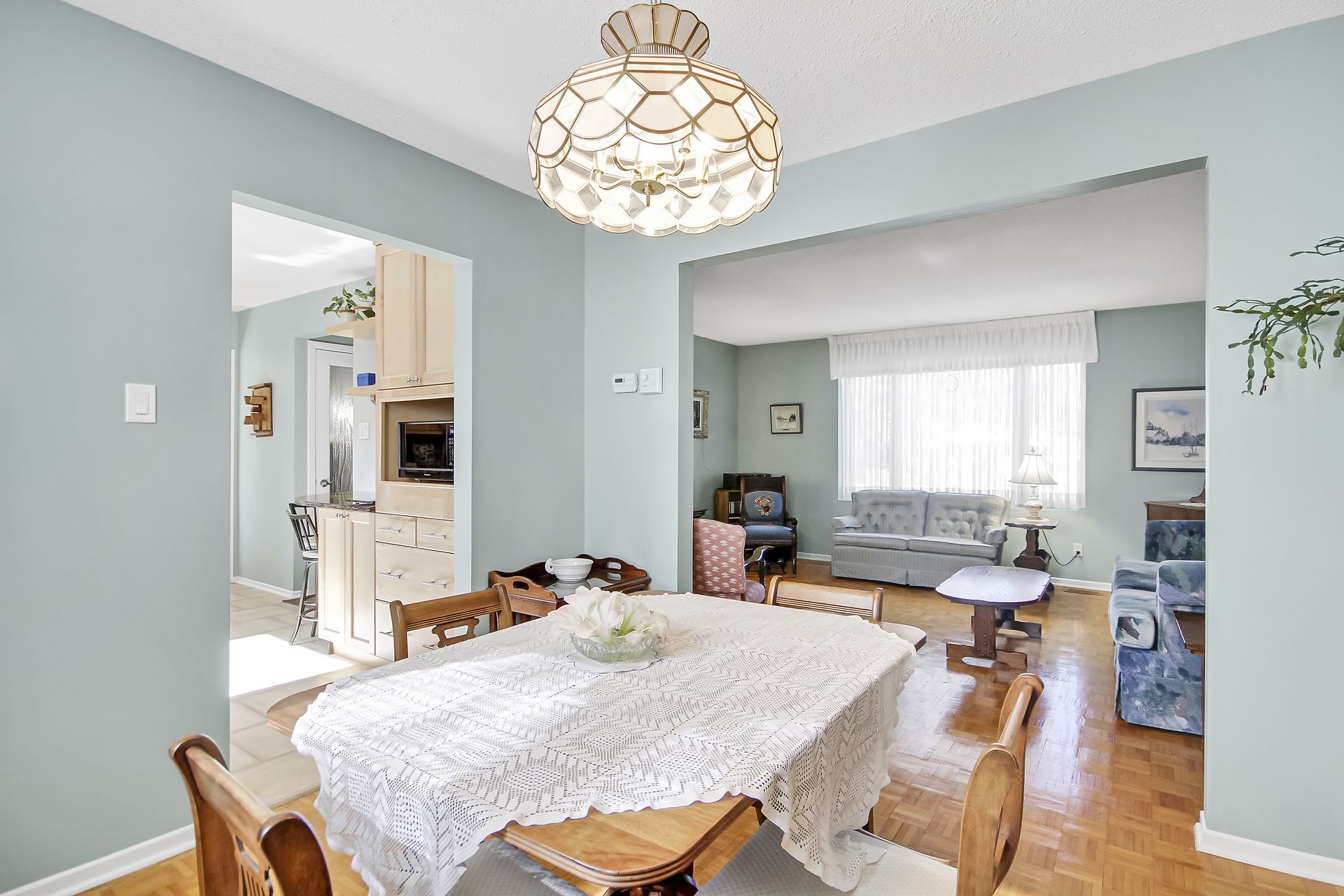 Virtual tour of 372 Phoenix Crescent, Orleans, Ontario, K1E 1V7