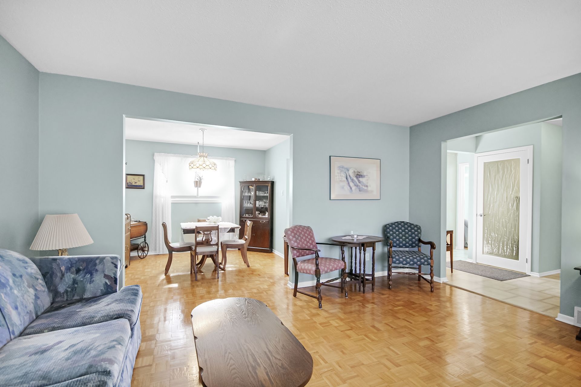 Virtual tour of 372 Phoenix Crescent, Orleans, Ontario, K1E 1V7