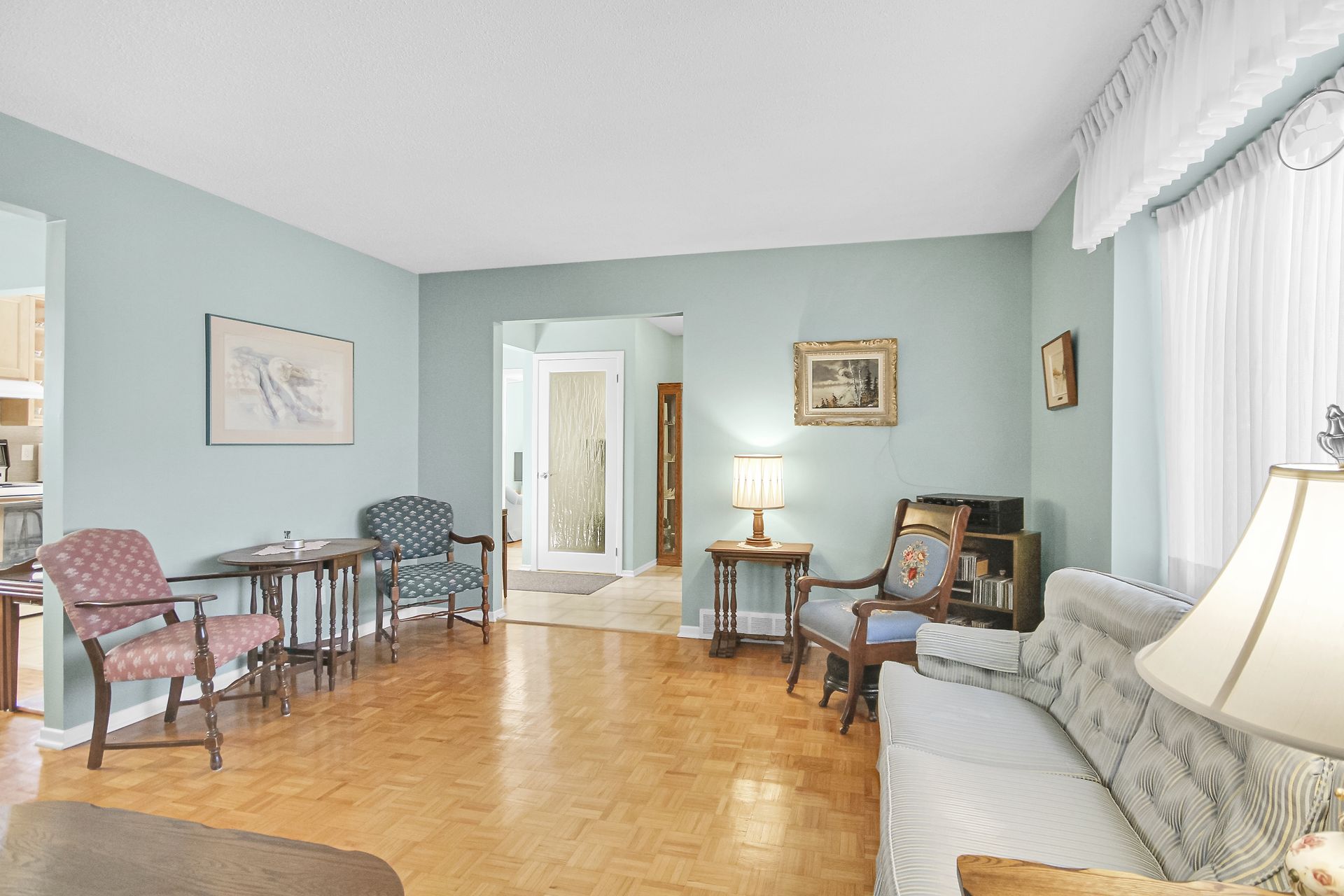 Virtual tour of 372 Phoenix Crescent, Orleans, Ontario, K1E 1V7