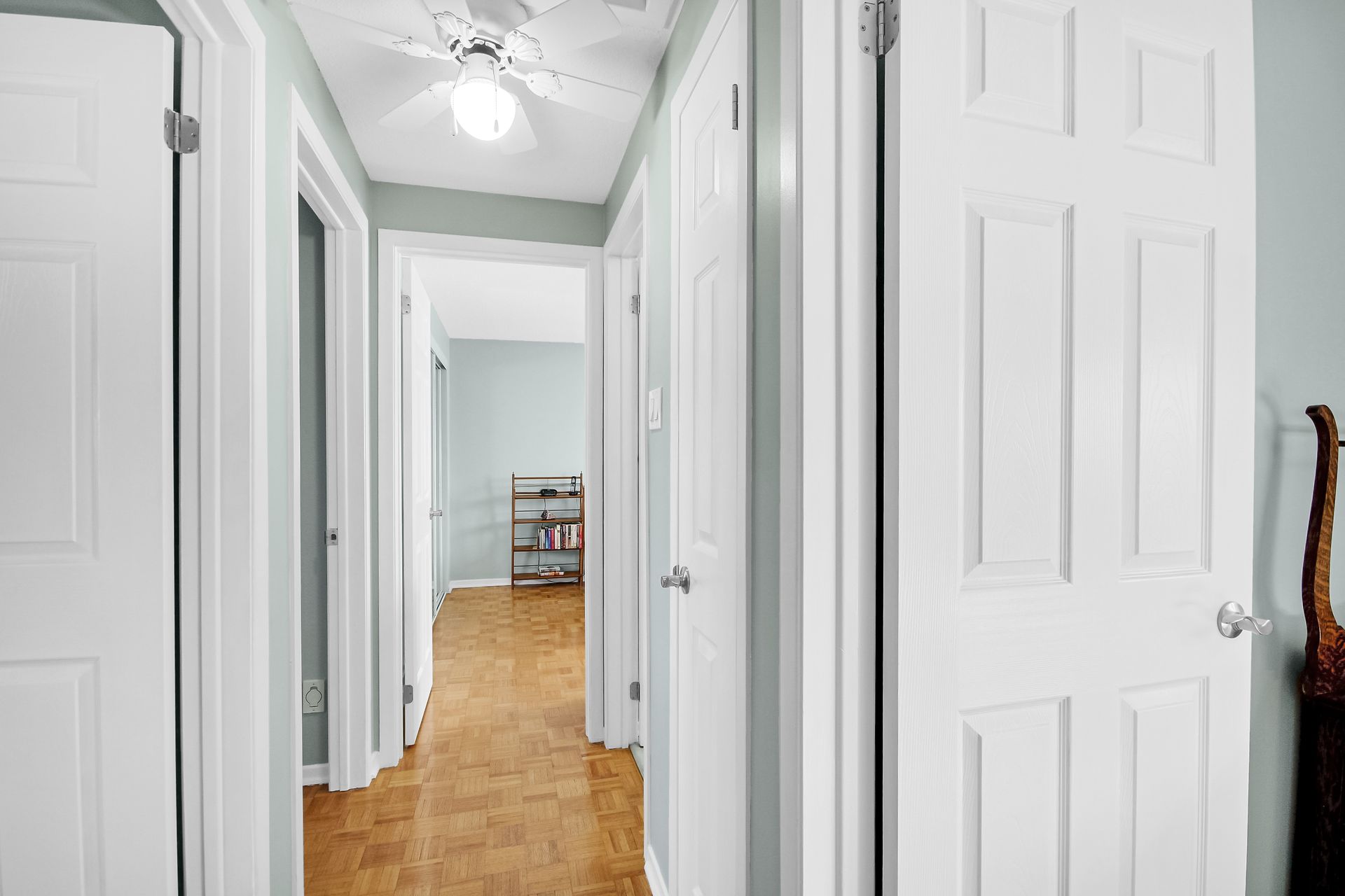 Virtual tour of 372 Phoenix Crescent, Orleans, Ontario, K1E 1V7