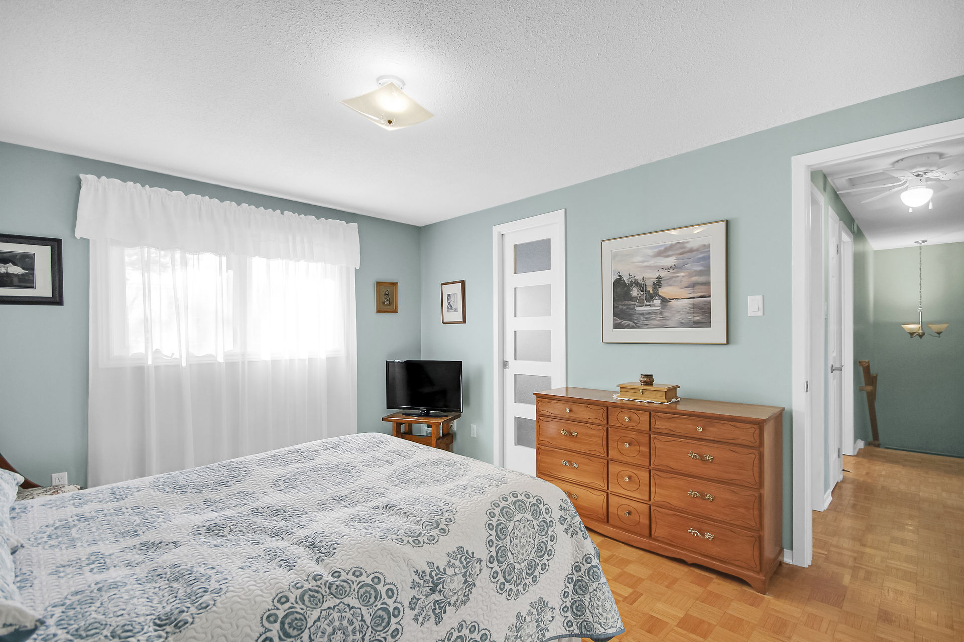 Virtual tour of 372 Phoenix Crescent, Orleans, Ontario, K1E 1V7