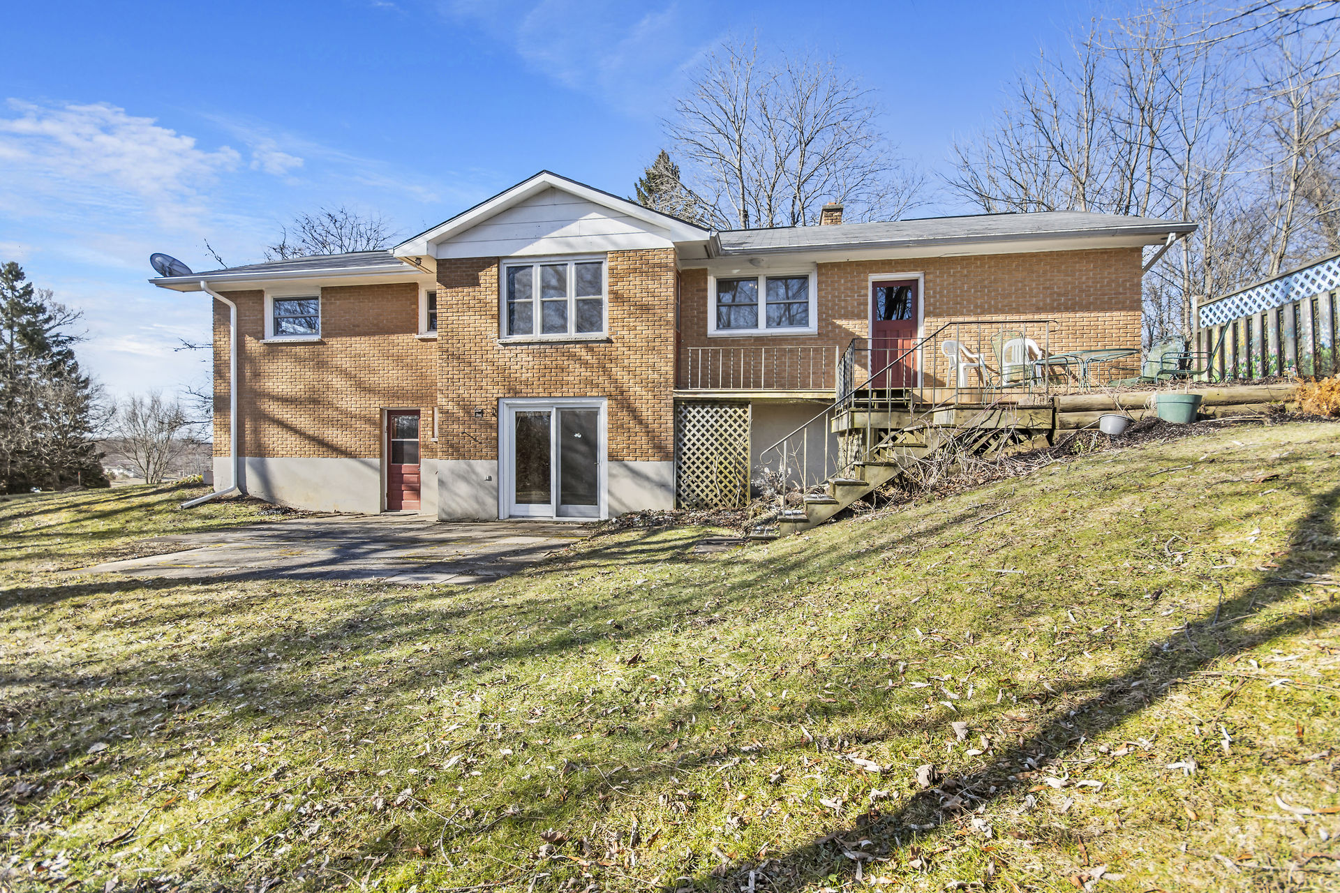 Virtual tour of 17 Sarah St S, Athens, Ontario