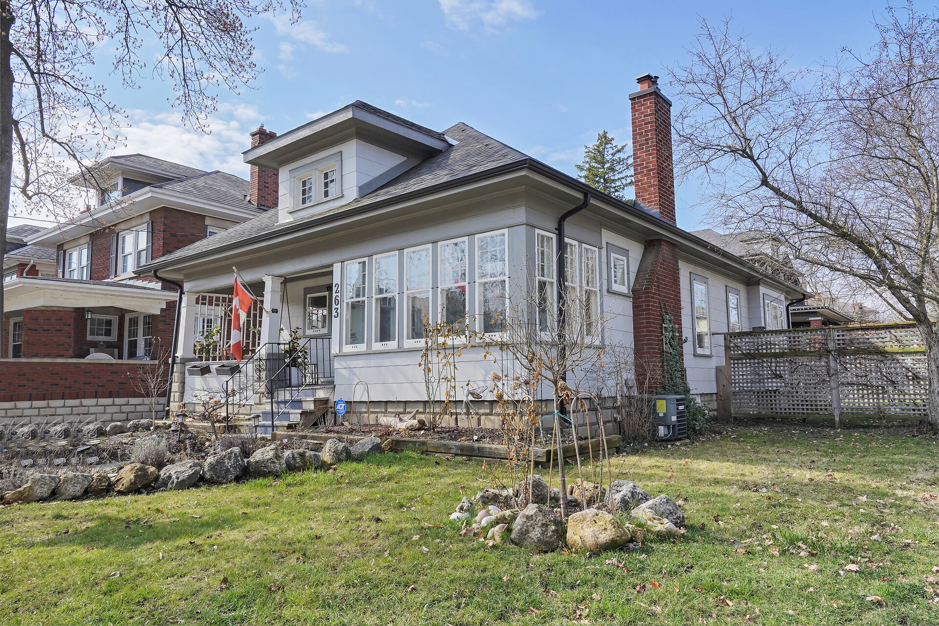 Virtual tour of 263 Ridout St S, London, Ontario, N6C 3Y7