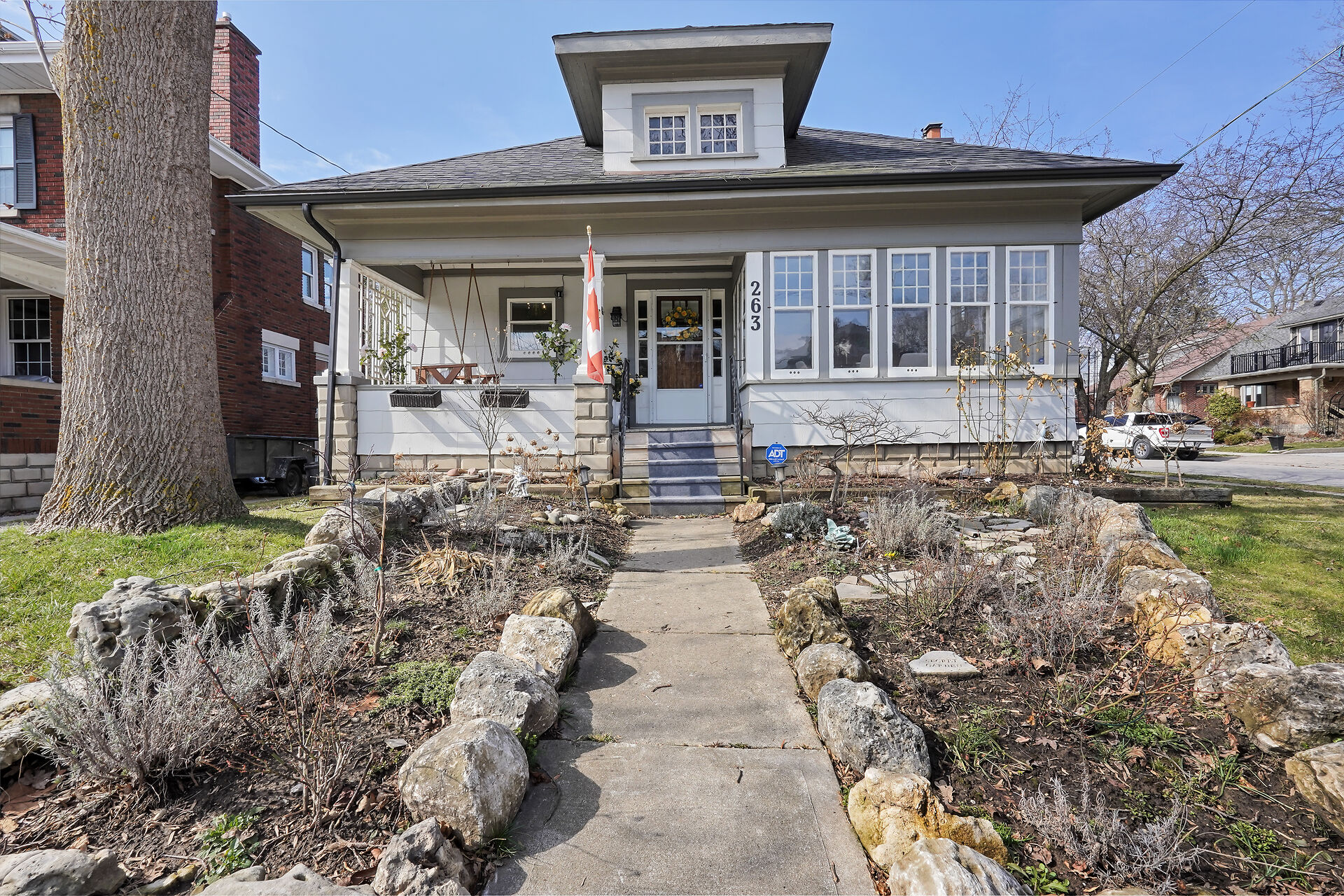 Virtual tour of 263 Ridout St S, London, Ontario, N6C 3Y7