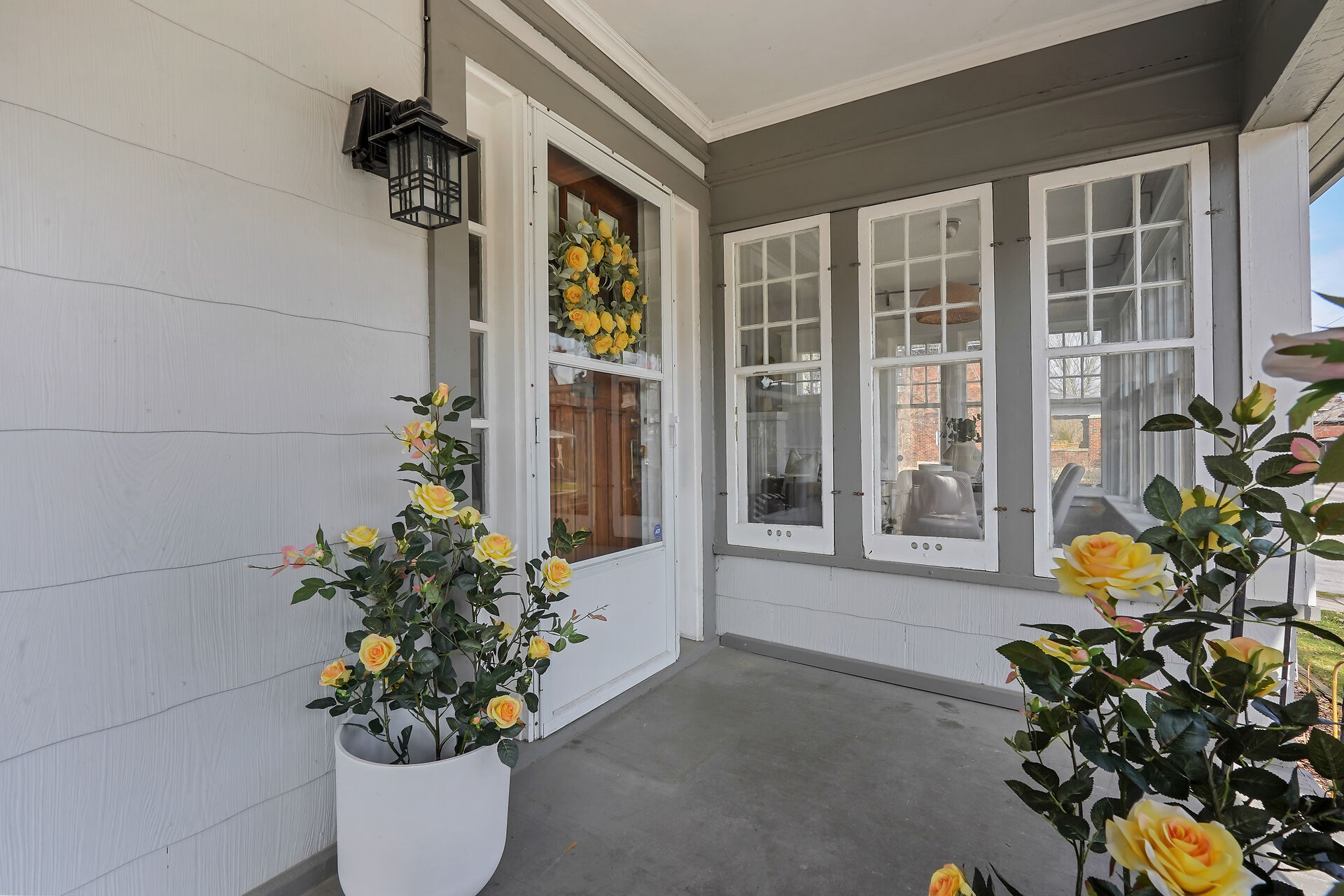 Virtual tour of 263 Ridout St S, London, Ontario, N6C 3Y7