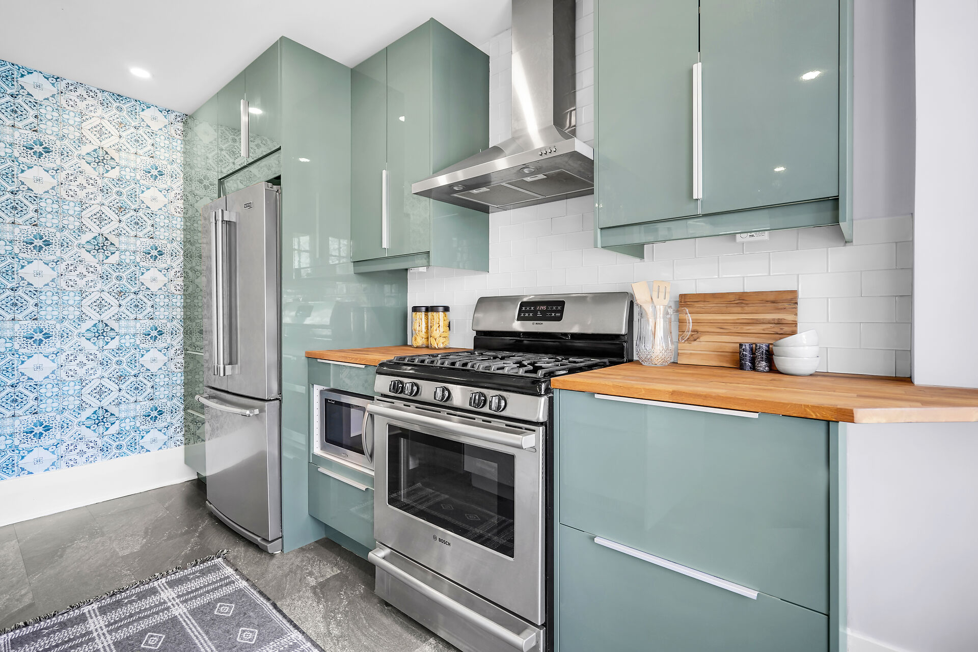 Virtual tour of 263 Ridout St S, London, Ontario, N6C 3Y7