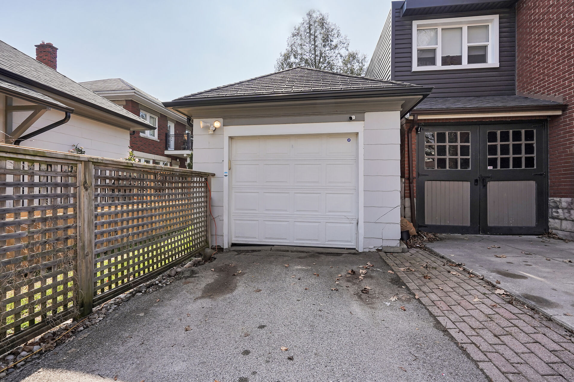 Virtual tour of 263 Ridout St S, London, Ontario, N6C 3Y7