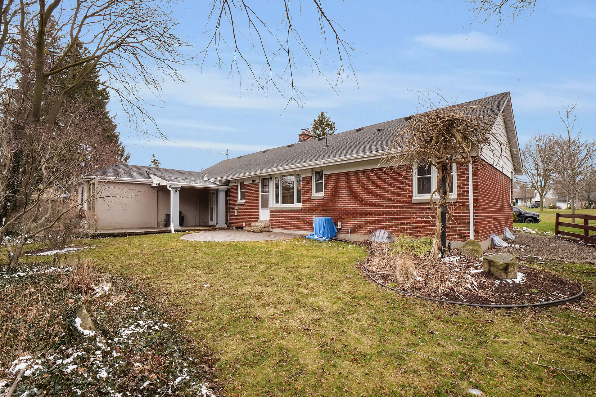 Virtual tour of 372 Colville Blvd, London, Ontario, N6K 2J5