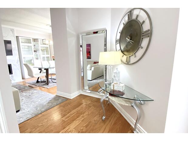 Virtual tour of 35 Kingsbridge Garden Circle #2701, Mississauga ...