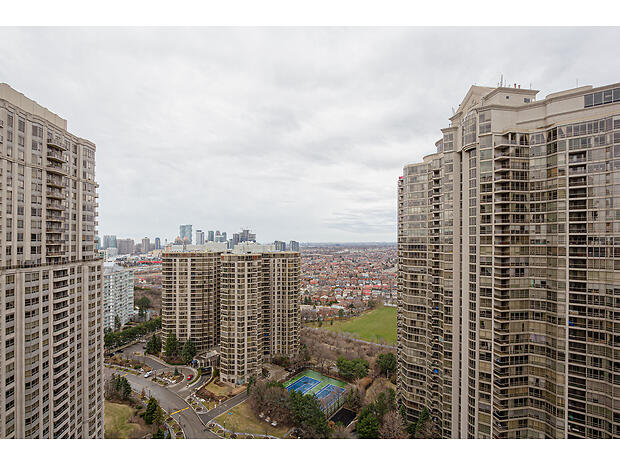 Virtual tour of 35 Kingsbridge Garden Circle #2701, Mississauga ...