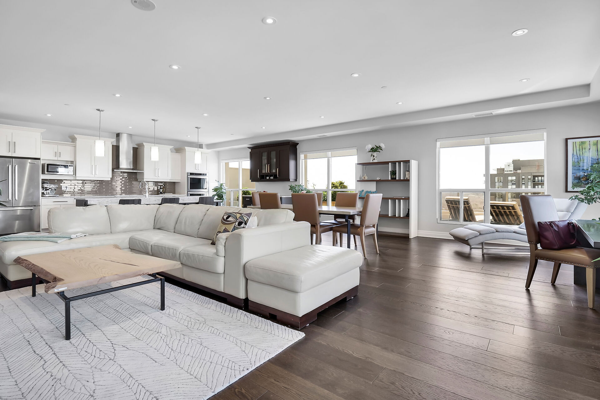 Virtual tour of 2406 - 330 Ridout St. N, London, Ontario, N6A 0A7