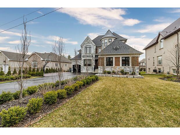 Virtual tour of 8826 Creditview Rd., Brampton, Ontario, L6Y 0G4