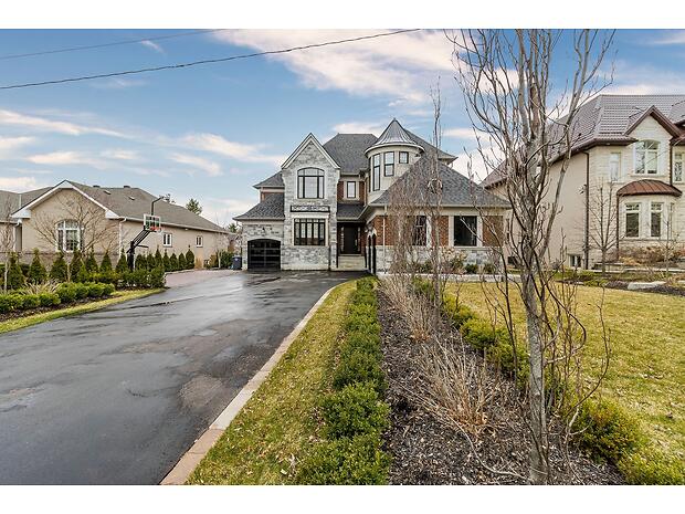 Virtual tour of 8826 Creditview Rd., Brampton, Ontario, L6Y 0G4