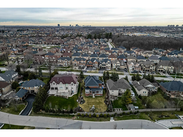 Virtual tour of 8826 Creditview Rd., Brampton, Ontario, L6Y 0G4