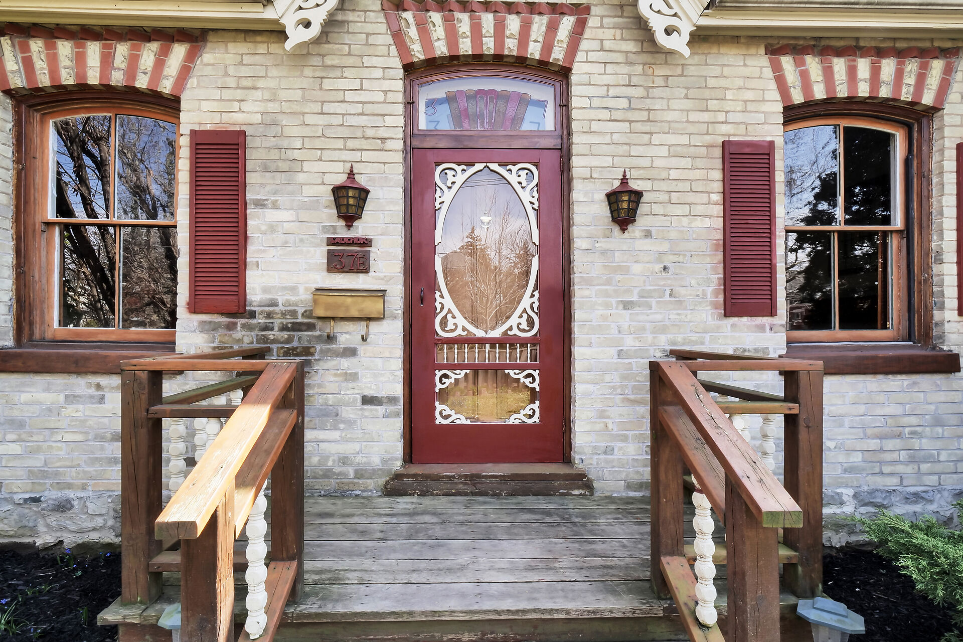 Virtual tour of 37 Tecumseh Avenue East, London, Ontario, N6C1R5